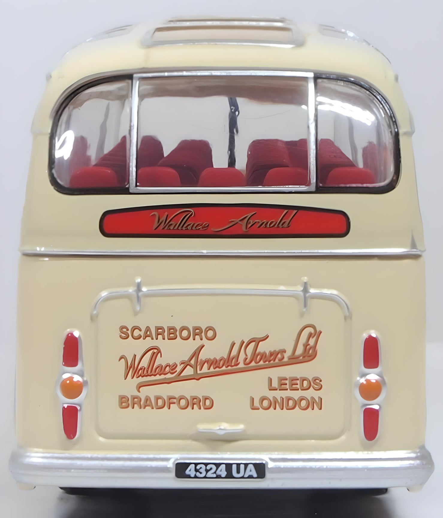 Model of the Duple Brittania Wallace Arnold by Oxford at 1:76 scale ...