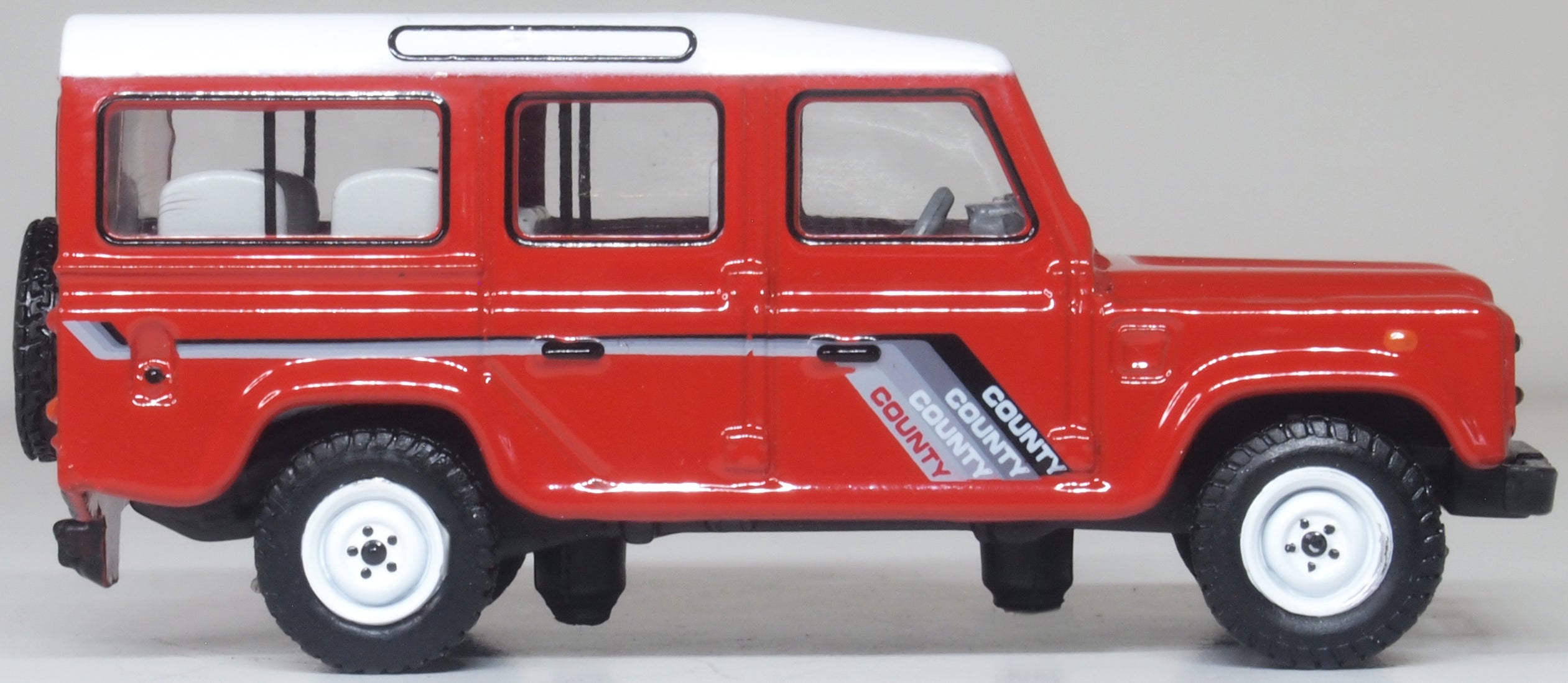 Land Rover Defender LWB St. Wagon Masai Red by Oxford Diecast 1:76 Scale