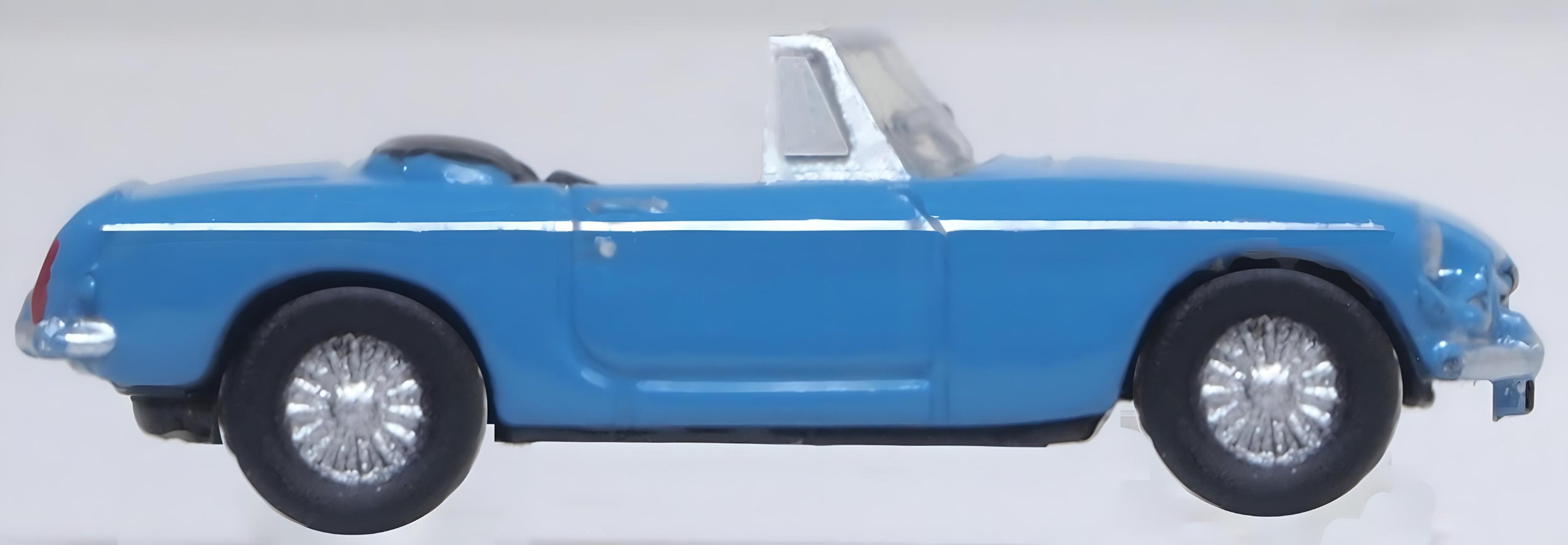 Oxford Diecast Iris Blue MGB Roadster
