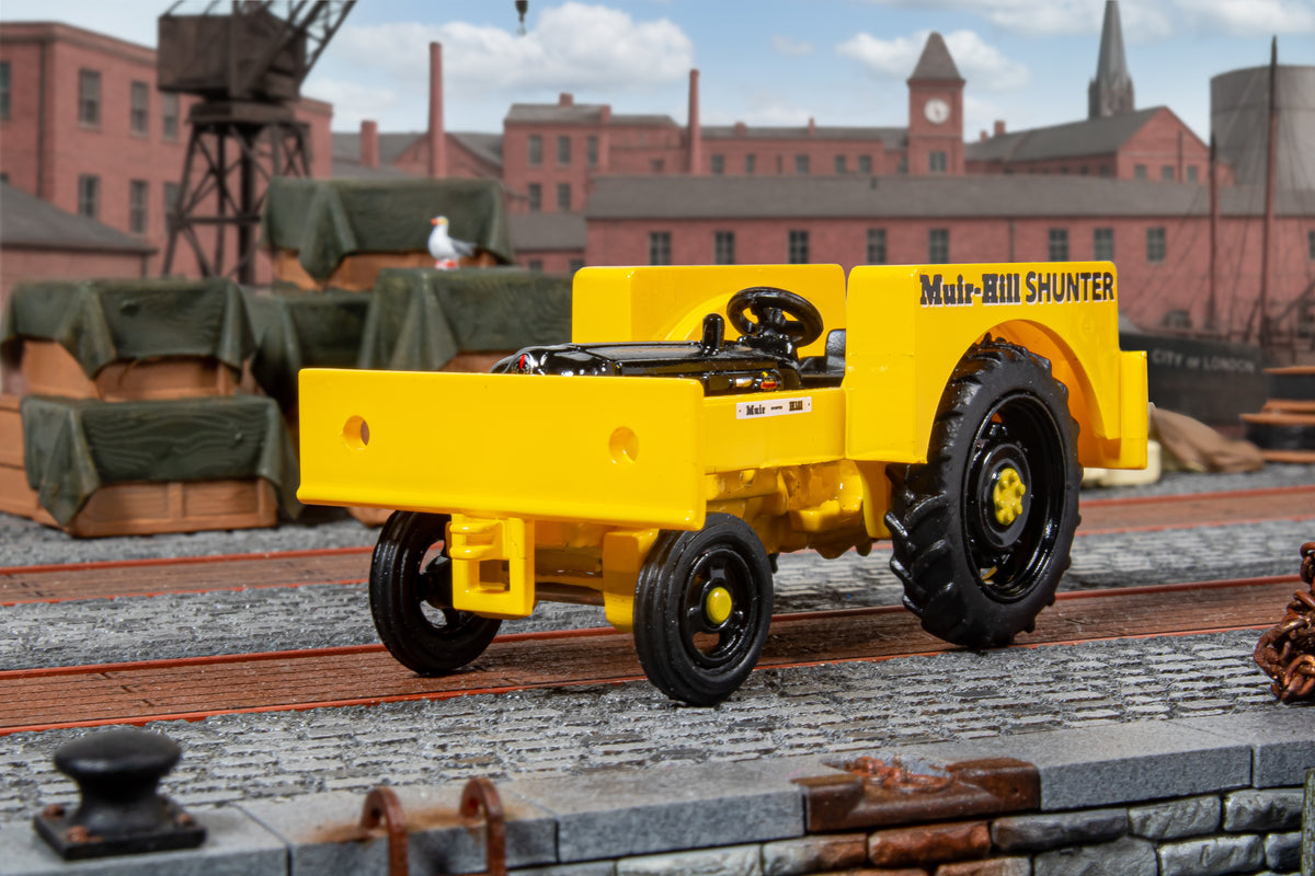 OR76FTRS002 Fordson Tractor Rail Shunter (Yellow/Black) by Oxford Rail ...