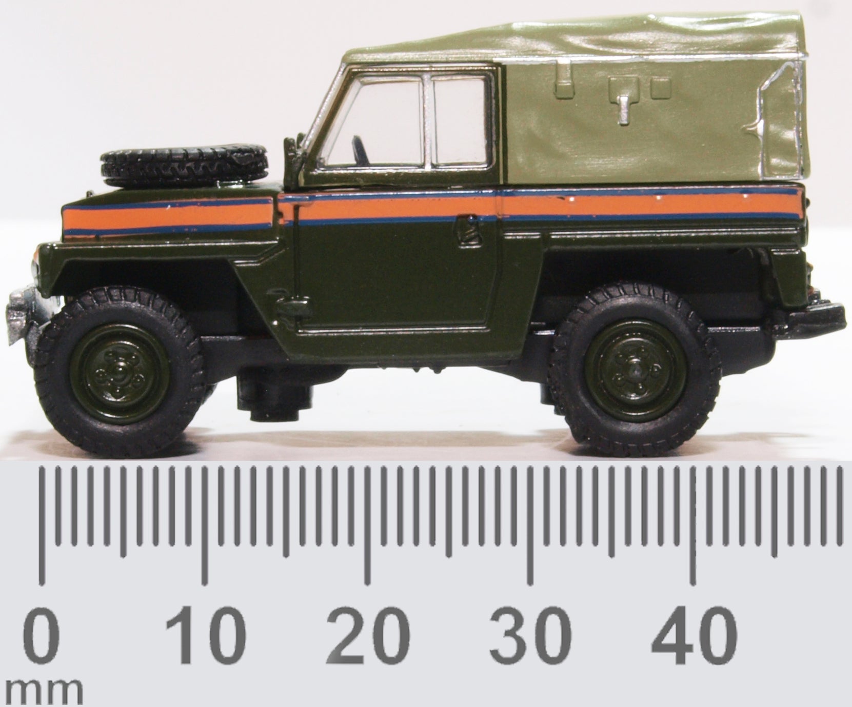 OXFORD DIECAST 1:76 Scale Land Rover Lightweight Canvas RAF Police ...
